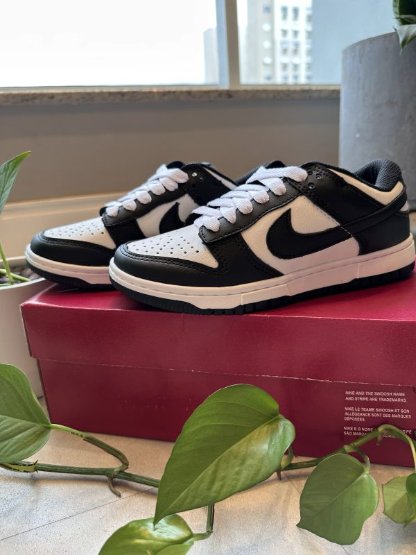 NIKE SB DUNK LOW "PANDA" (LINHA PREMIUM) - Iconic Feet